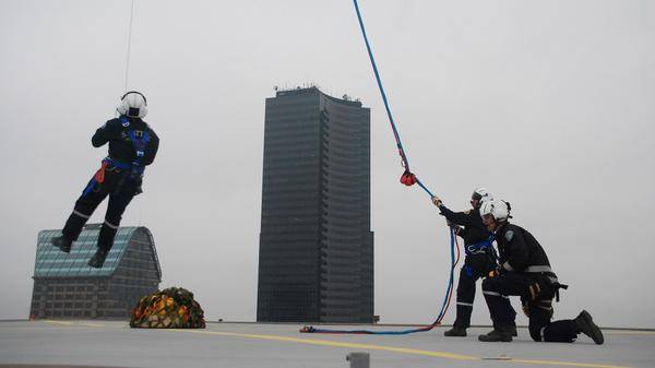 High-rise helicopter rescues | AirMed&Rescue